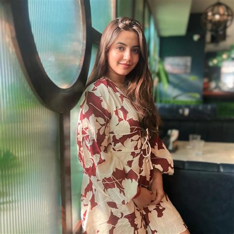 Meera Deosthale From Classy To Hassi As You Swipe 😛😛 Instagram