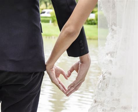 幸せな結婚を送るために「結婚とは何か」意味やメリットなどを知っておこう