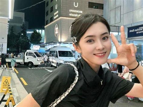 梁靖崑夺冠带火妻子奚美丽！3线小演员？嫁到梁家不为钱，贤内助梁靖昆嫂子婚姻