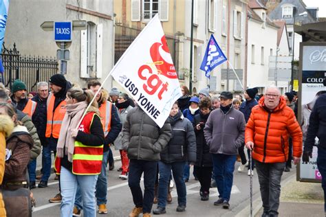 Sens Entre 4000 Et 5000 Manifestants Contre La Réforme Des Retraites