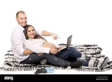 Homme embrasser son ventre de femme enceinte Banque d images détourées Alamy