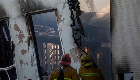 California Severos Daños Tras Desatarse Nuevos Incendios En Estados