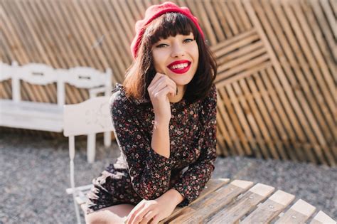 Free Photo Stylish Brunette French Girl In Trendy Red Beret With
