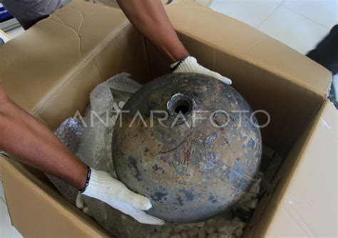 Serpihan Benda Antariksa Antara Foto