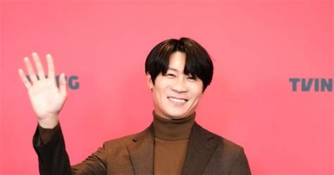 진선규 빨간 팬티 한 장만 걸친 채 촬영 속옷 모델 안 될 것 같다몸값