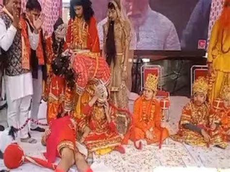 Heart Attack Man Playing Hanuman In Ramlila Collapses On Stage
