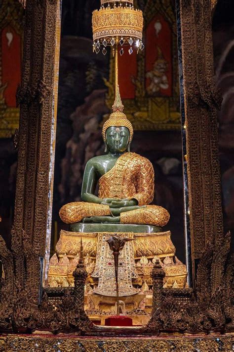 “พระแก้วมรกตศักดิ์สิทธิ์ที่ อมตะธรรม หลวงปู่ดู่ พรหมปัญโญ