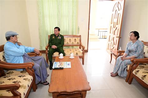 နိုင်ငံတော်စီမံအုပ်ချုပ်ရေးကောင်စီဥက္ကဋ္ဌ တပ်မတော်ကာကွယ်ရေးဦးစီးချုပ် ဗိုလ်ချုပ်မှူးကြီး မင