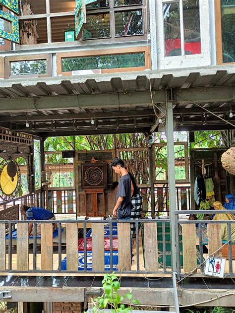 Rumah Goa Dik Doank Kafe Estetik Bernuansa Alam Dekat Stasiun Jurang