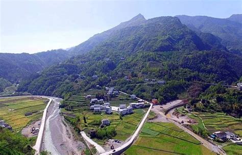重庆正在修建一条山区高速，全长约129公里，沿线城乡迎发展城口县