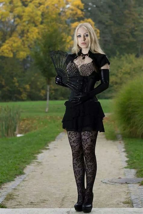 Pin Tillagd Av 🦇lady Purple Bat🦇 På Goth Pinuppa Gotisk