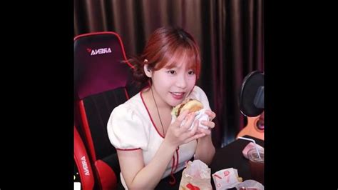 데이야 조용히 해 ~ ʕ•̀⤙•́ ʔ Soop Vod