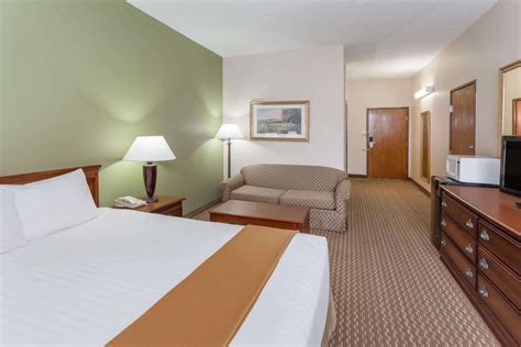 Baymont Inn And Suites