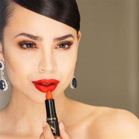 Beautiful Sofia For Revlon Scrolller