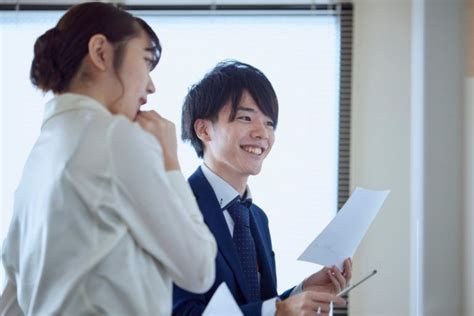 【100人に聞いた】職場恋愛のきっかけ｜職場の人には秘密にした方がいい？ Oggijp