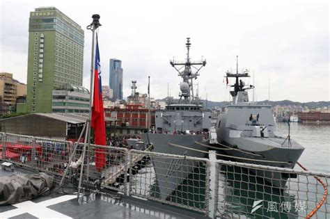 海軍「敦睦艦隊」泊基隆港開放參觀！陰雨不減民眾熱情，精彩內容先睹為快 風傳媒