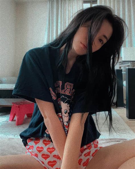 木下優樹菜さんのインスタグラム写真 木下優樹菜instagram「iphone Case 割れちゃったー 👆写真関係なさすぎる 今日は