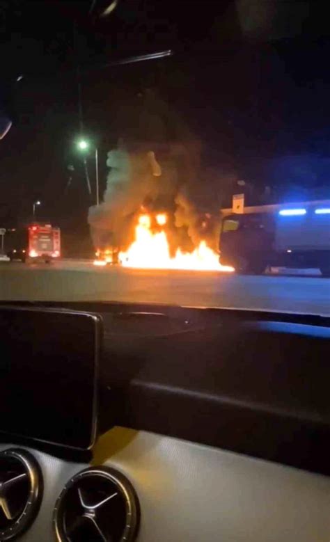 Bursa da park halindeki hafif ticari araç alev alev yandı Son Dakika