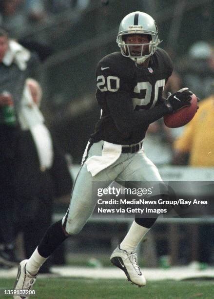 65 Oakland Raiders Tory James Photos And High Res Pictures Getty Images
