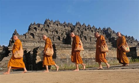 Selisik Upacara Waisak Di Berbagai Candi Di Indonesia
