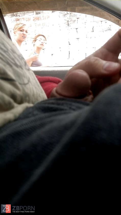 Displaying Exhibicionismo Mostrando El Pene En La Calle Zb Porn