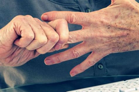 A është E Dëmshme Kërcitja E Kockave Kujdesi Që Ju Duhet Gazeta