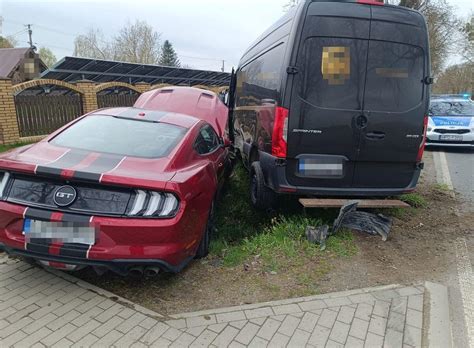 Ford wyprzedzał Mercedesa w niewłaściwy sposób Doszło do kolizji