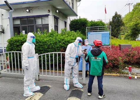 坐标青浦徐泾 他们脱下法袍、检服“组团”支援社区“疫”线工作居民疫情
