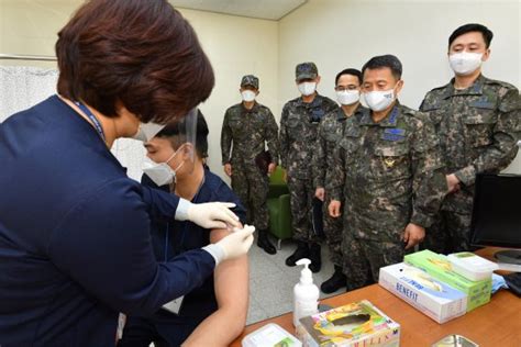 30세미만 장병 77 …軍 Az백신 보류에 6월 접종 어떻게 파이낸셜뉴스
