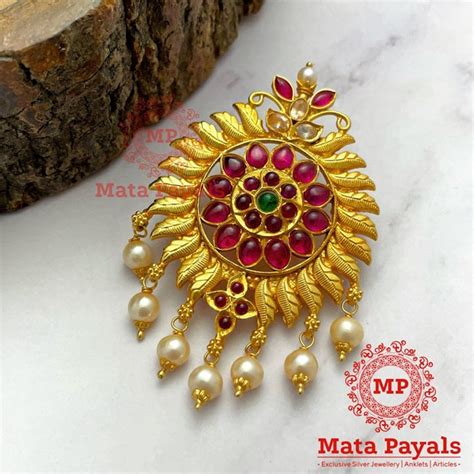 Blazing Floral Classy Pendant Matapayals