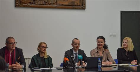 Община Кметът Методи Байкушев официално представи ръководния екип на община Благоевград Светла