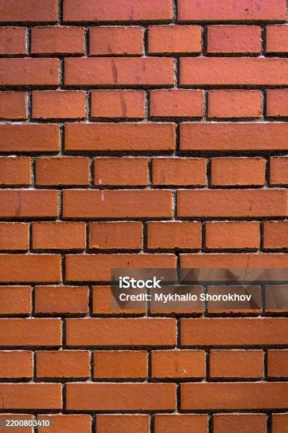 소박한 환경에서 장인 정신과 건축적 세부 사항을 보여주는 생생한 붉은 벽돌 벽 질감 0명에 대한 스톡 사진 및 기타 이미지 0명 건설 산업 건축 Istock