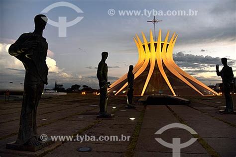 TYBA ONLINE Assunto Escultura Os Quatro Evangelistas E Ao Fundo