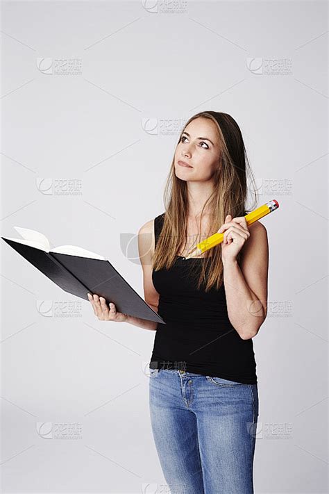 写日记的体贴女人