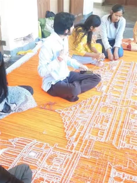 इंदौर में धागे से बनाई गई अयोध्या के राम मंदिर की प्रतिकृति