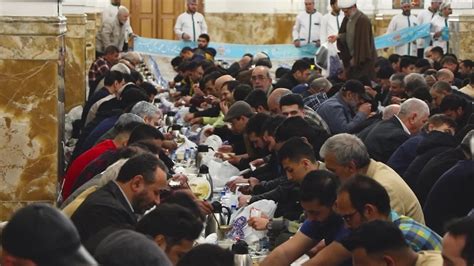 خدمت به این ضیافت، افتخار است بزرگترین سفره افطاری جهان اسلام چگونه