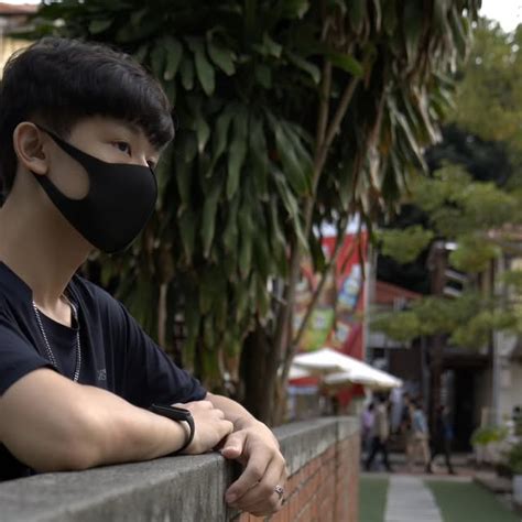 劉星雨 Lsr4869 • Threads Say More