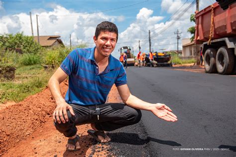 Prefeito Arthur Henrique acompanha obras de infraestrutura que estão transformando o bairro
