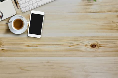 까지 조롱 데스크톱 컴퓨터 커피 컵과 스마트폰 작업 공간 책상 테이블 0명에 대한 스톡 사진 및 기타 이미지 0명 개념 개념과 주제 Istock