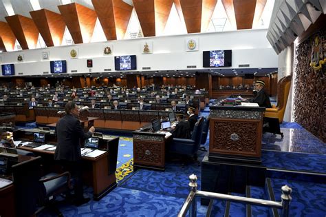 Pertembungan Menteri Bekas Menteri Hangatkan Dewan Rakyat Selangorkini