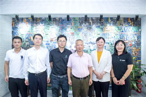 北斗卫星导航系统工程总设计师、中国工程院院士杨长风一行莅临我司考察指导 Eastdawn 广西研发东方道迩集团