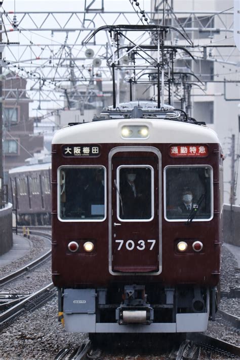 阪急電鉄 阪急7000系電車 7037 園田駅 鉄道フォト・写真 By Toyoさん レイルラボraillab