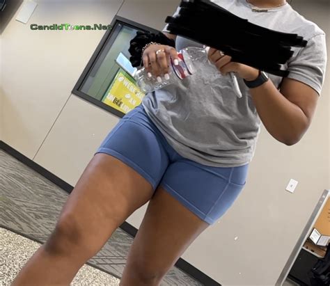 Spandex Teen Girl Candid In Mall Sexycandidgirls