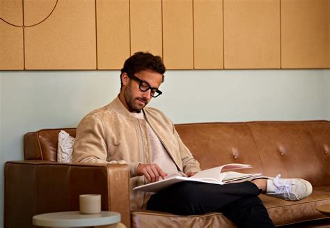 A Glimpse Into The Future Metas 2025 Ray Ban Smart Glasses Fusion Chat