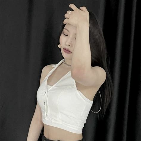 Listen To Playlists Featuring Girls Need Love V2 By Somtaengs Online