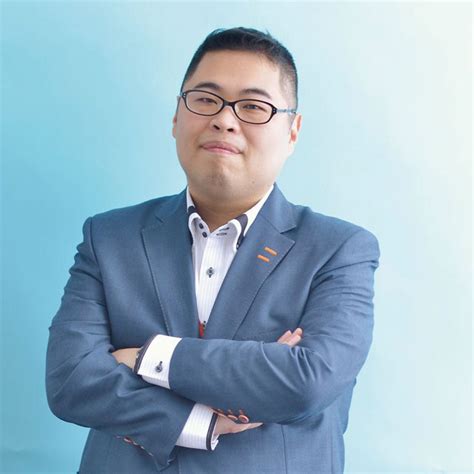 河野裕「人類は不完全だけど素晴らしいことも成し遂げてきたんです」新作小説『彗星を追うヴァンパイア』で伝えたいフィクションの役割