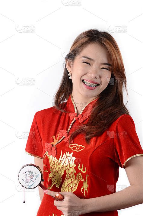 穿着旗袍的中国妇女