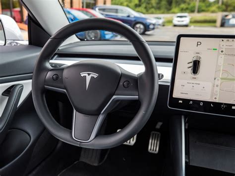 Full Self Driving Tesla Akan Tersedia Akhir Tahun Ini