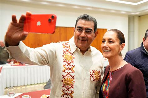 Céspedes Y Armenta Acuden Al Registro De La Precandidata Presidencial