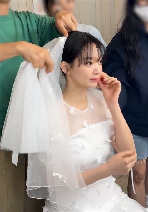 ‘♥김우빈 신민아 결혼 준비하나 순백의 웨딩 드레스 자태